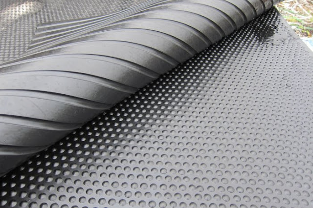 Gym Rubber Flooring Mats UK: The Benefits of Rubber Stable Mats