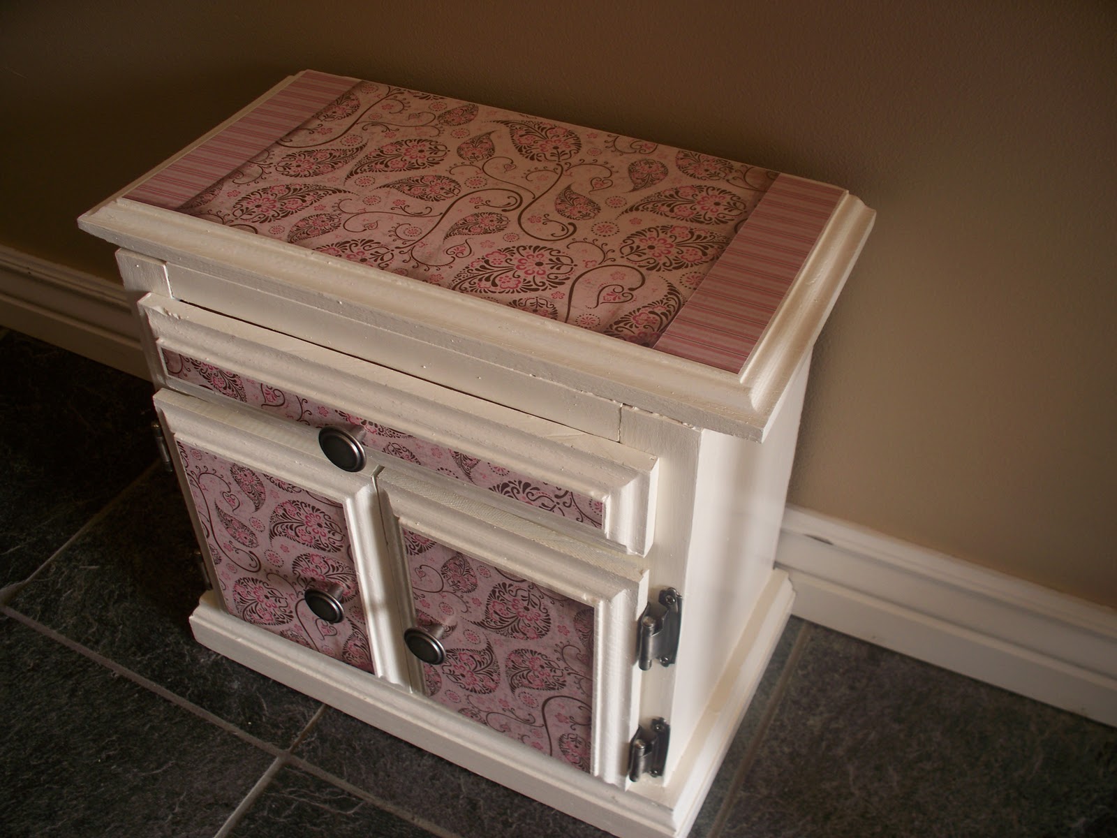 Mini Cabinet - Adventures of a DIY Mom