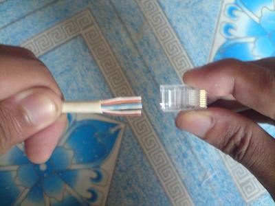 Teknik Komputer dan Jaringan: MEMASANG KONEKTOR RJ-45 PADA KABEL UTP