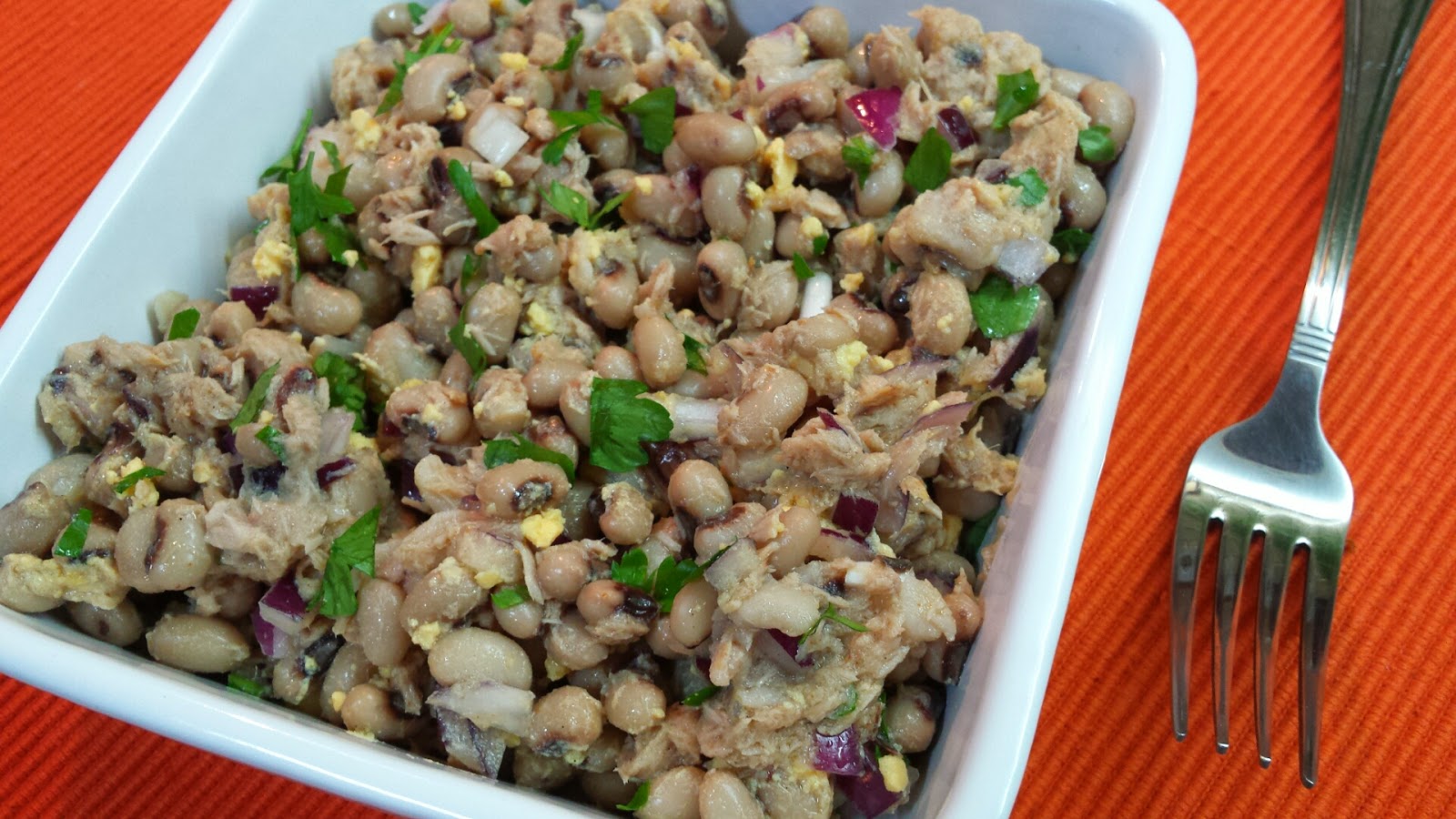 Quem rapa o tacho?: Salada de feijão-frade, atum e ovos cozidos