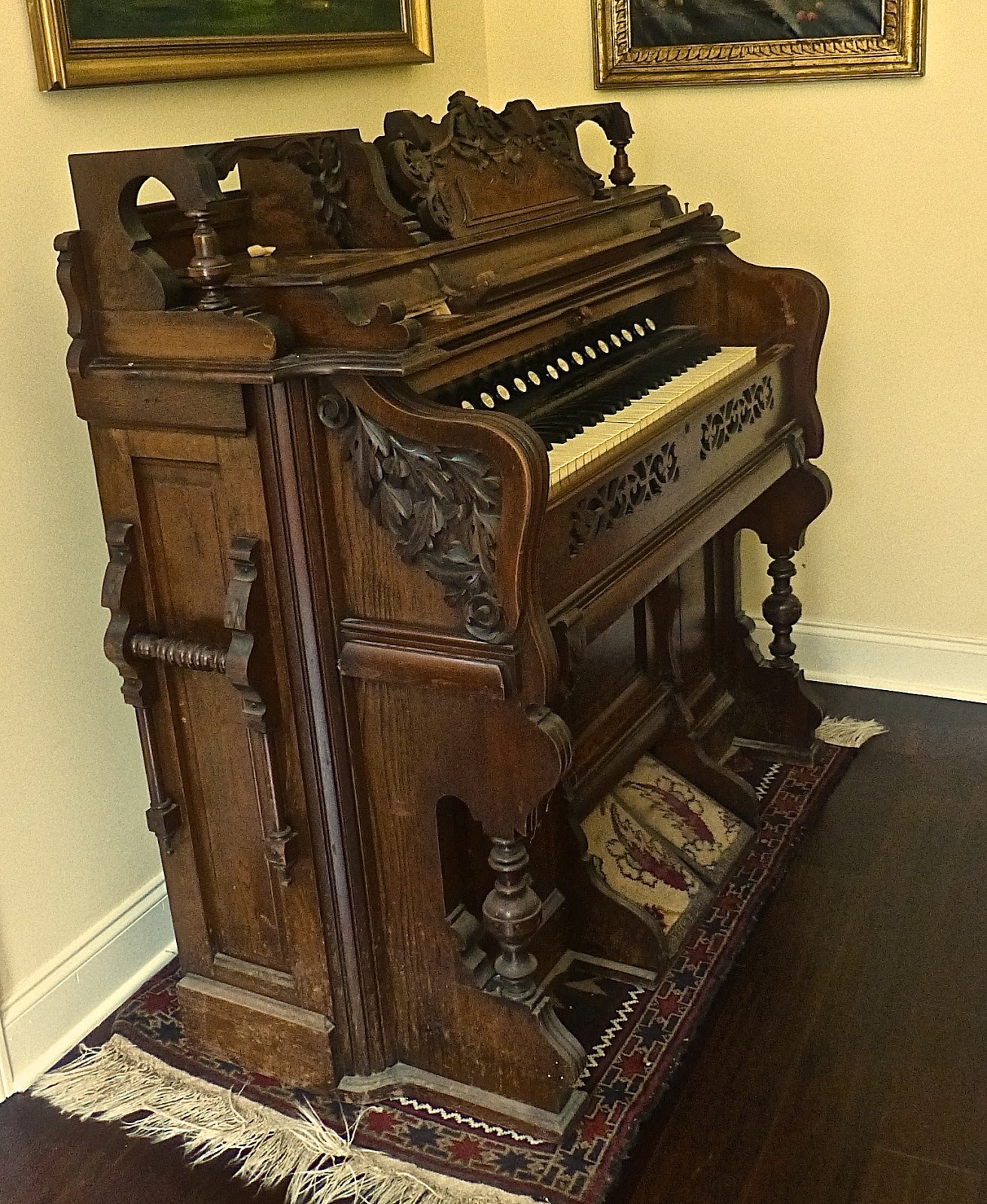 FROM HERE TO THERE AND BACK: OLD PACKARD ORGAN