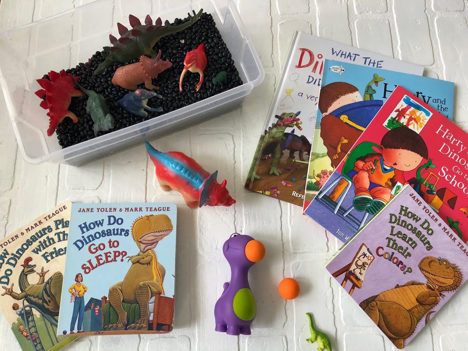 Using a Dinosaur Theme in Therapy! | Simply Speech