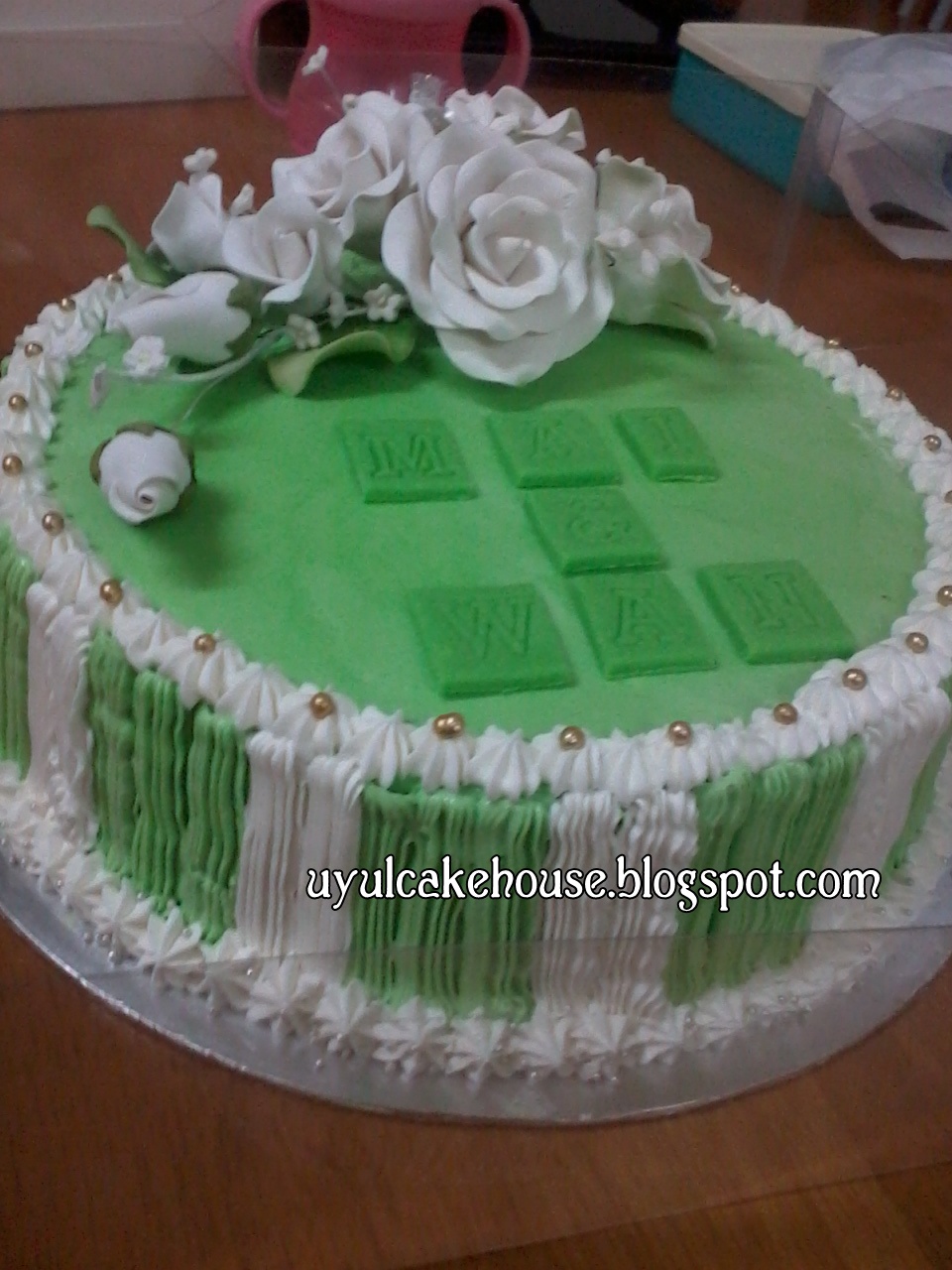 UyuL Cake House: Hantaran kek Theme Hijau Putih (Buttercream)