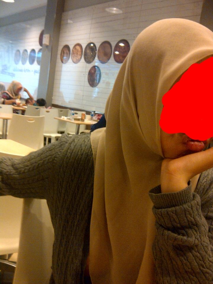 Foto Eksibisionis : Jilbab Coklat Eksibisionis Pamer Toked Seksi di KFC - Cerita Cewek Biru ...