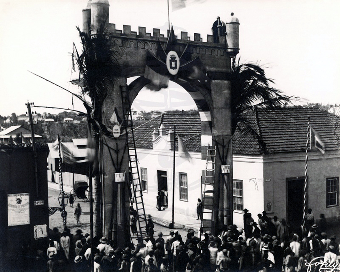 Localização do Arco de Triunfo em 1895 para Mousinho, actual cidade de ...