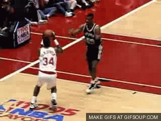 ¡Esto es un auténtico pívot! Gifs de Hakeem Olajuwon - Respirando Basket