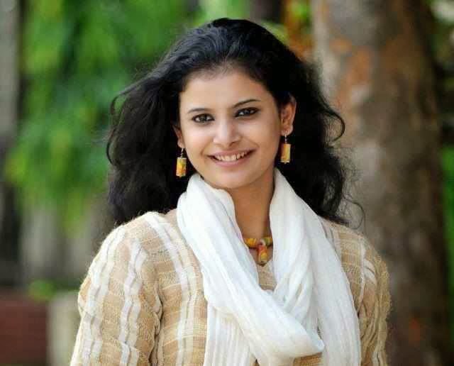 Sabnam Faria Bio & Latest Pics | Life in Bangladesh