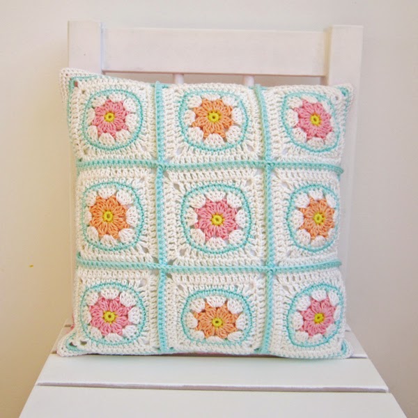 Color 'n Cream Crochet and Dream: Crochet Cushion Tutorial