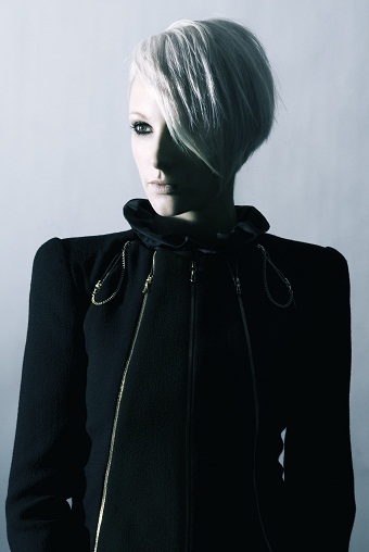 INTERVIEW with the singer Emma Hewitt for her album Burn The Sky Down ...