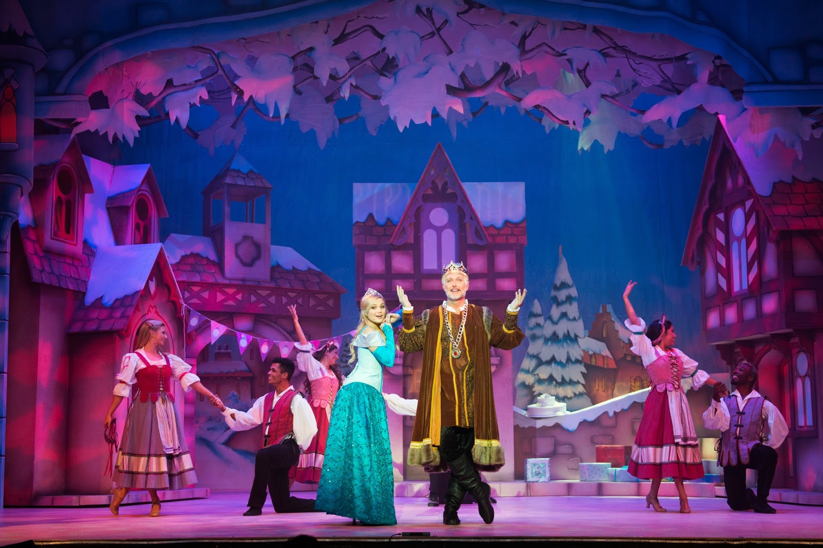 sweatpantsmom: Sleeping Beauty And Her Winter Knight: Everybody panto now