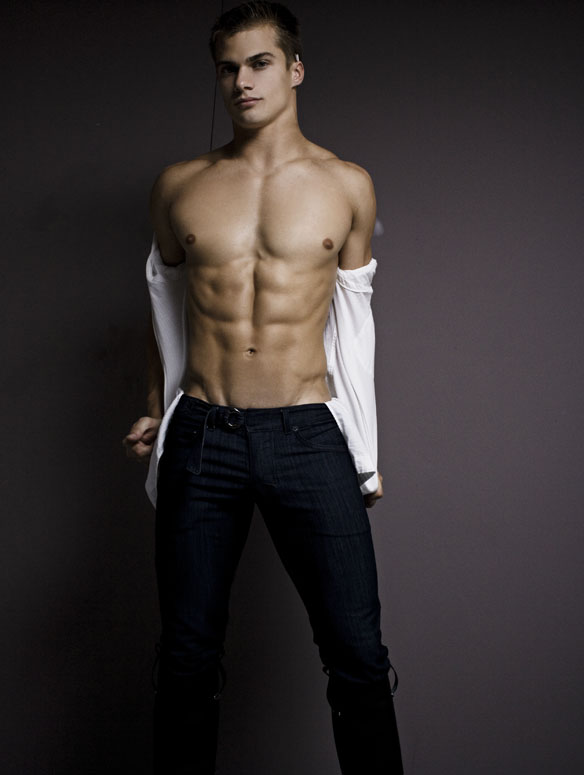 L'Homme du Jour: SETH KUHLMANN