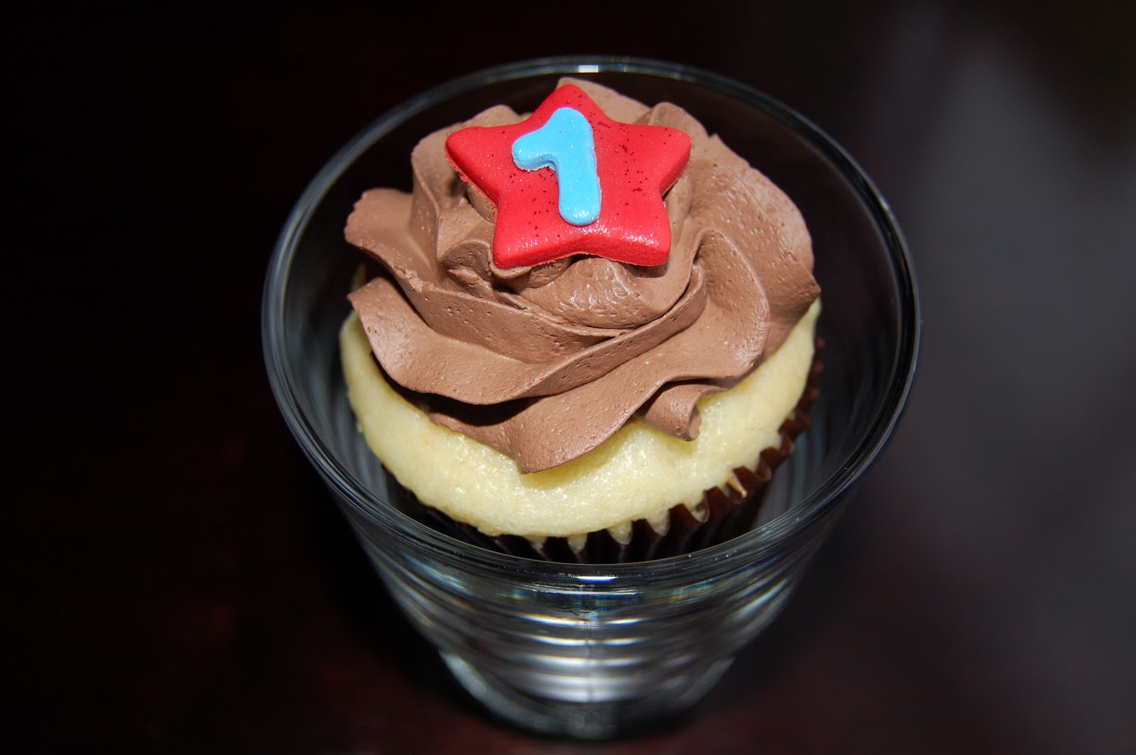 CUSTOMISED CAKES BY JEN: 1st birthday cupcake