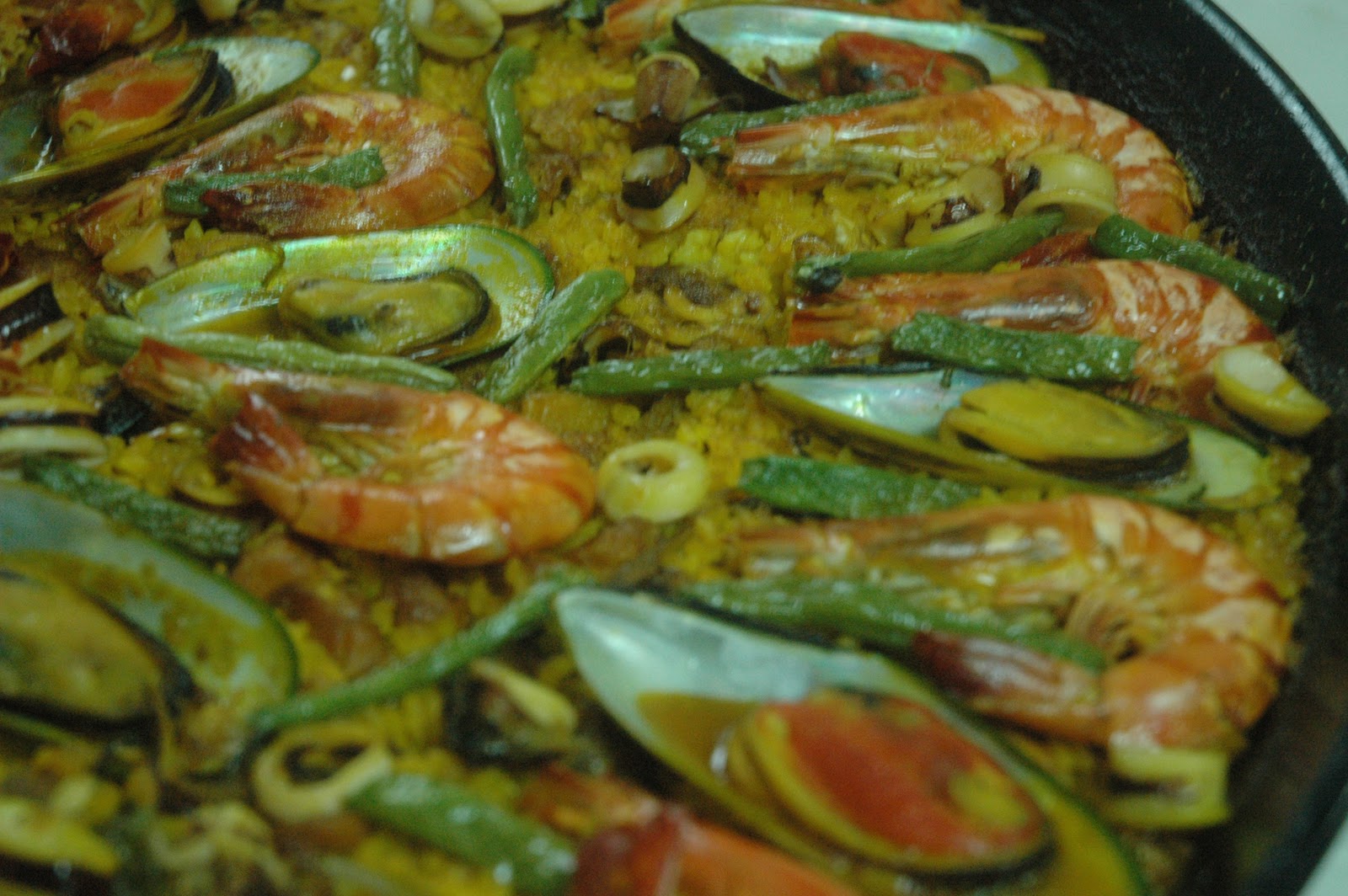 DUDE FOR FOOD: Thinking of Paella...