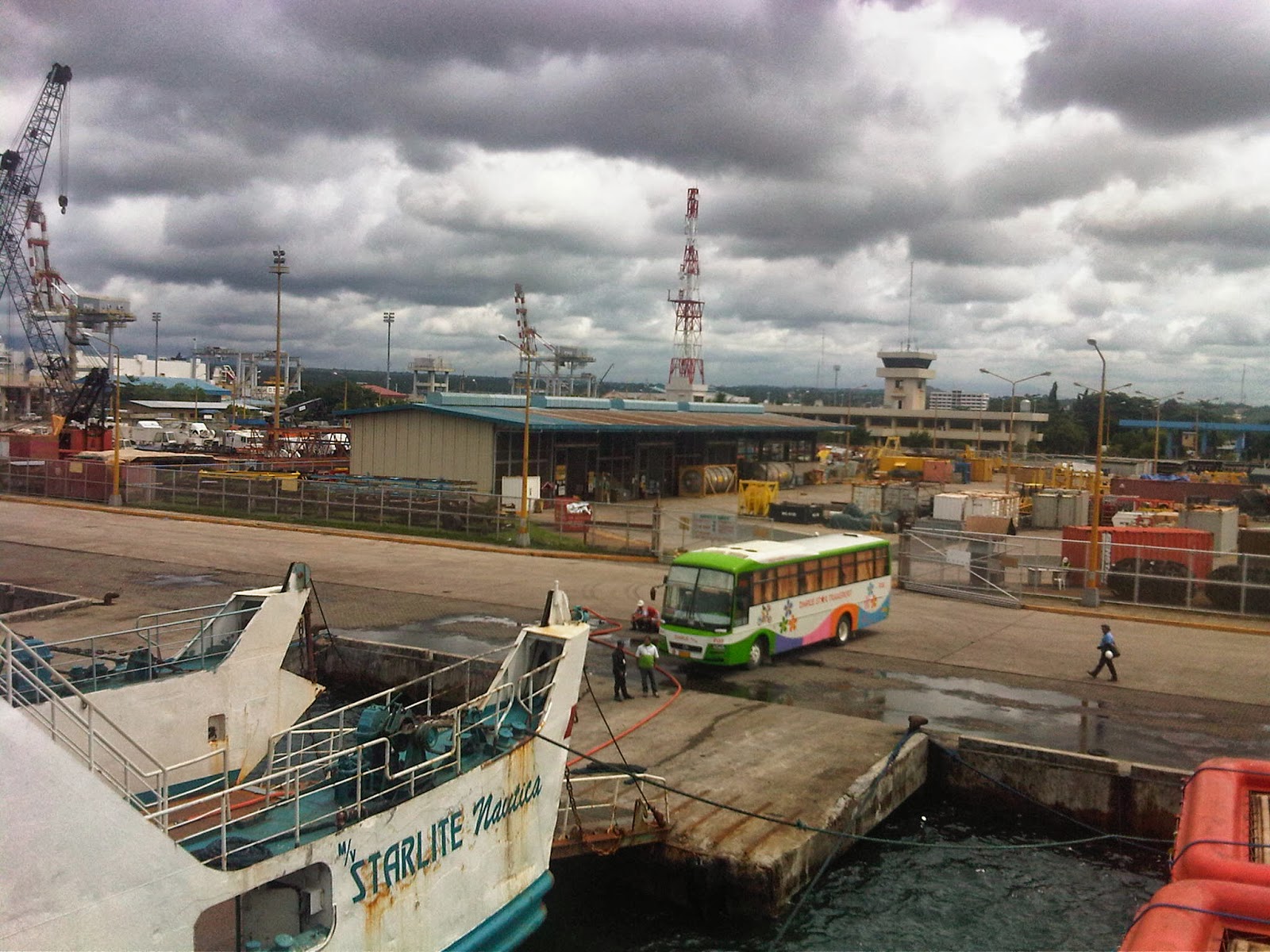 Regin's Realm: RORO ferry trip between Batangas and Calapan