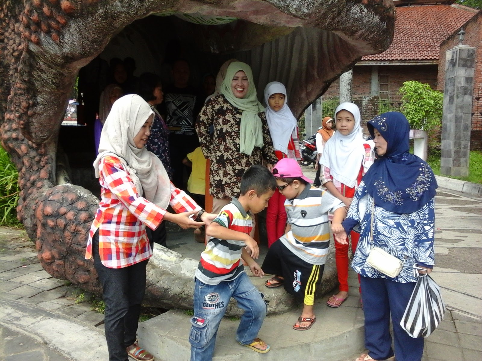 ARSIP KELUARGA: KENANGAN DI TAMAN KYAI LANGGENG MAGELANG