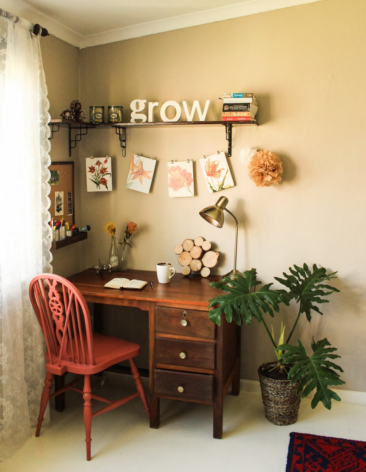 Charming and cozy home office by Anneke | Cozy home office, Cozy office ...