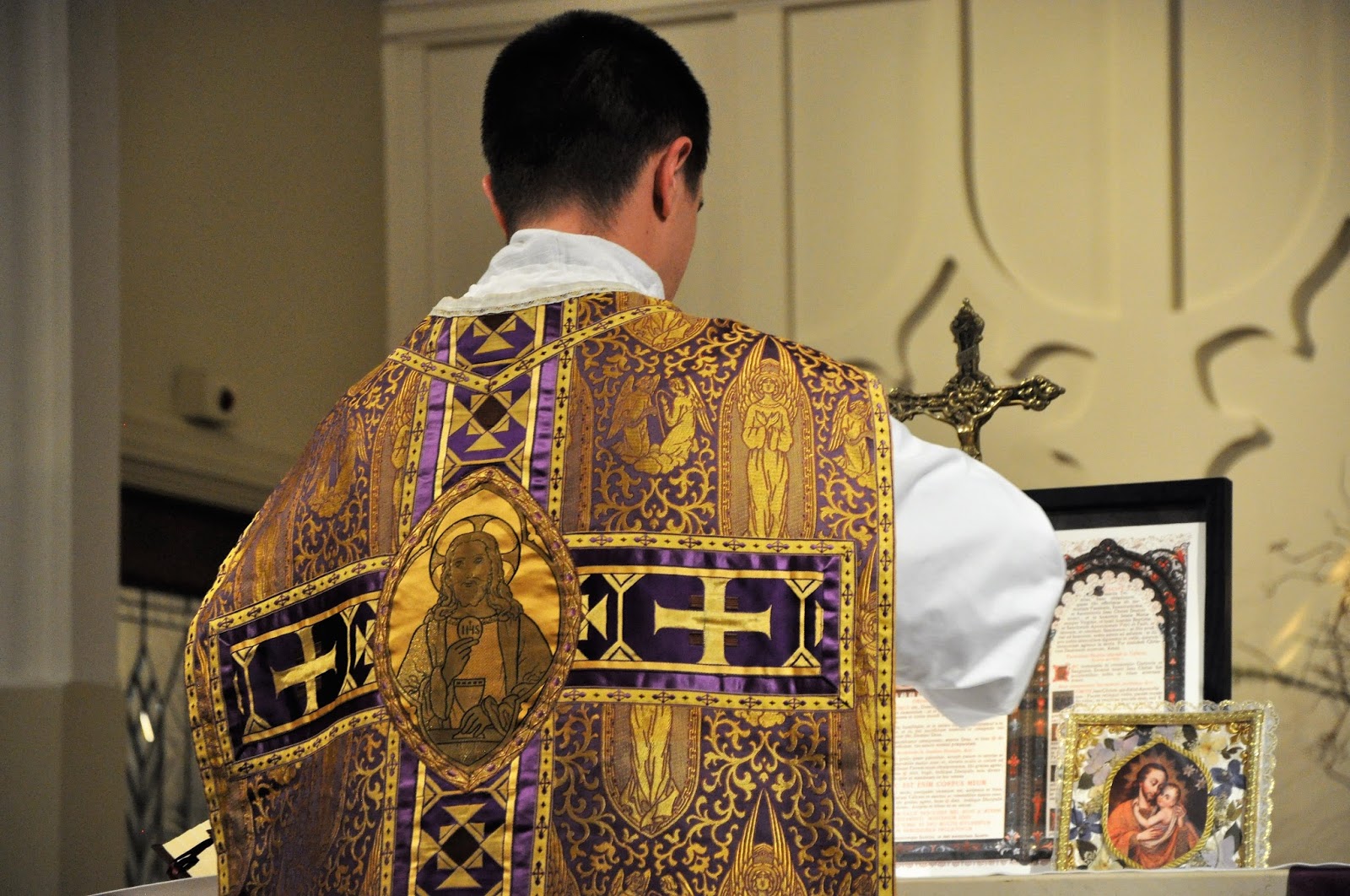 Orbis Catholicus Secundus: Holy Mass at Church of Sacred Heart in ...