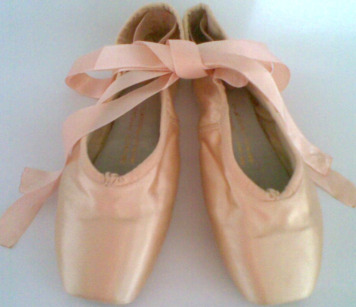 2 BALLERINA: Memilih Pointe Shoes