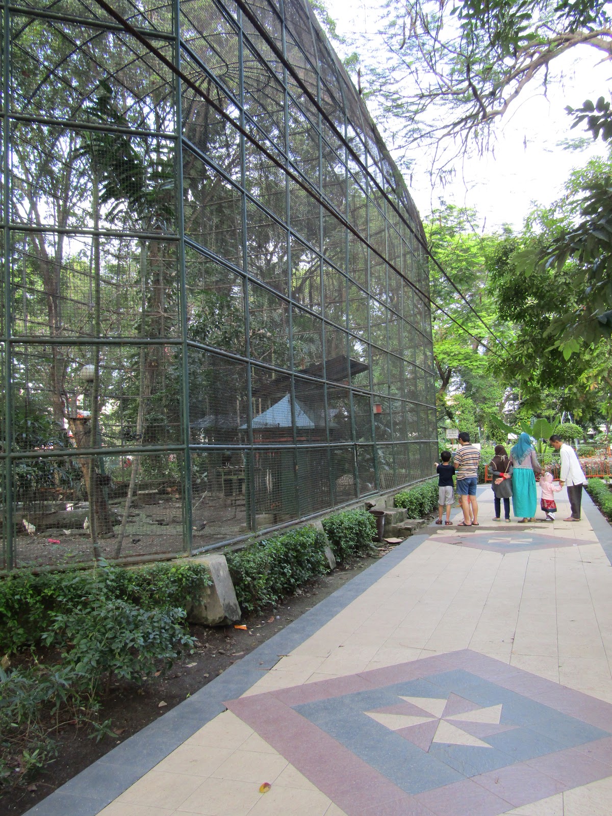 surabayakeren: Taman Flora Bratang, Taman Wisata Murah di Surabaya