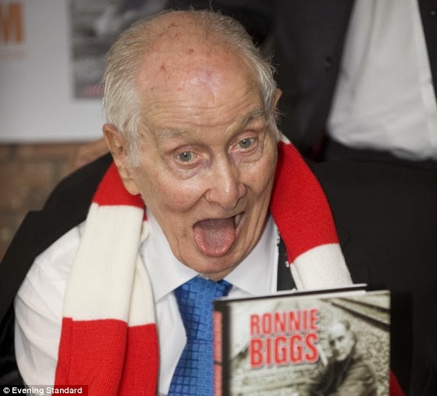 Awhful!! Ronnie Biggs dies after long illness just hours before new ...