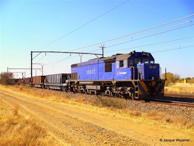 South African Railway News: Boskuil. dropping new ballast after ...