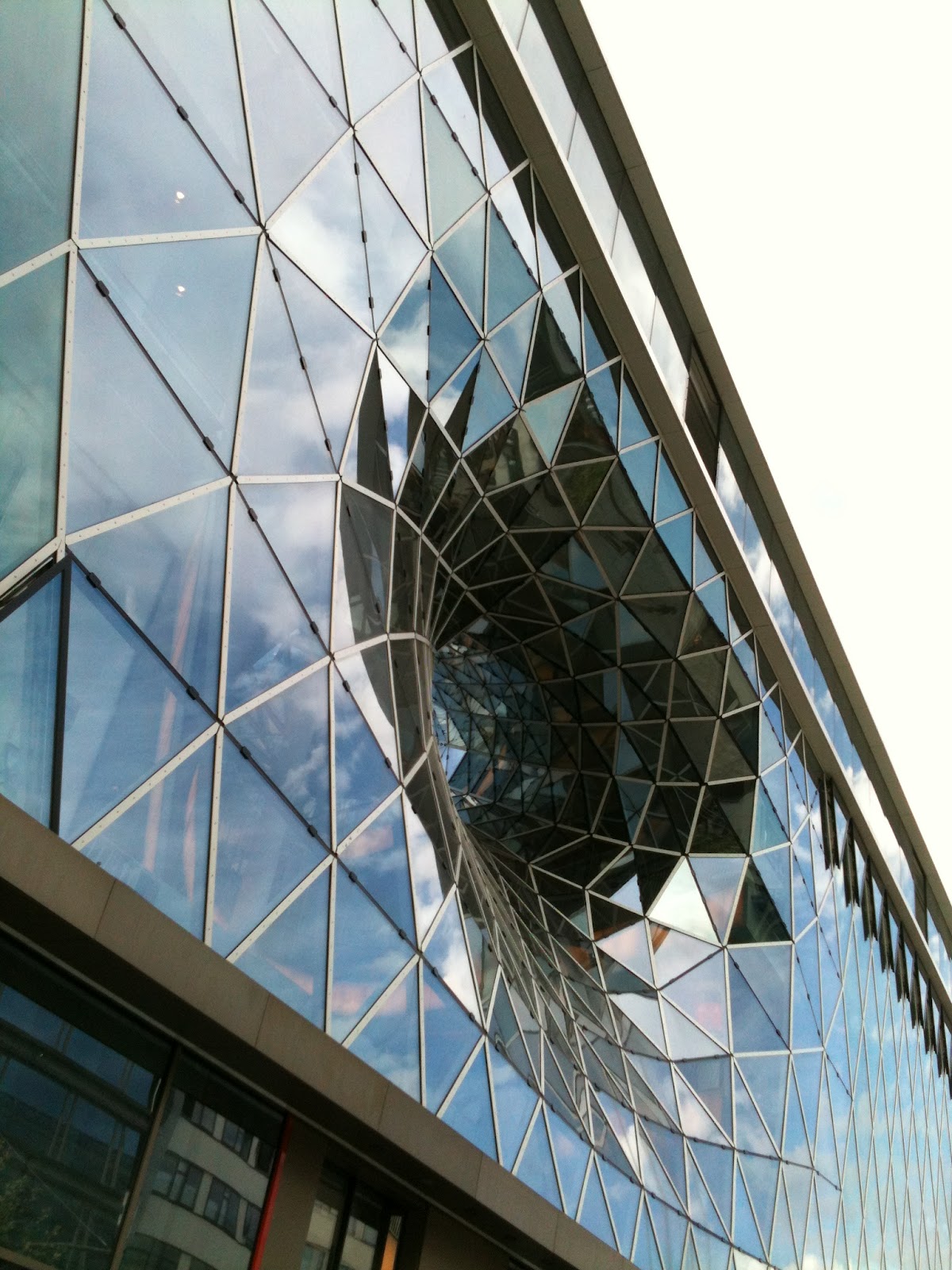 MONOCHROMATIC AXONOMETRIC: MyZeil