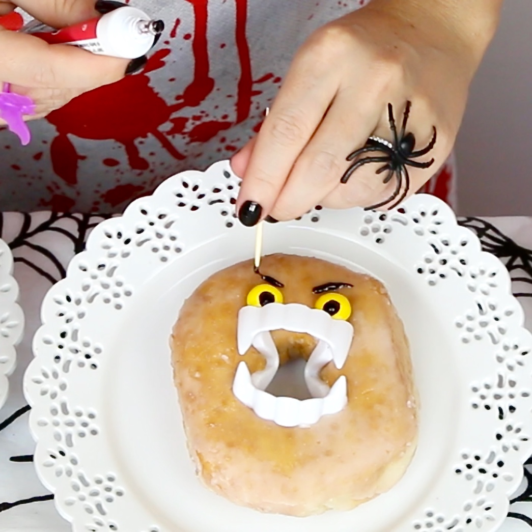 {VIDEO} Halloween Vampire Doughnuts (Dracula Donuts) - The Lindsay Ann