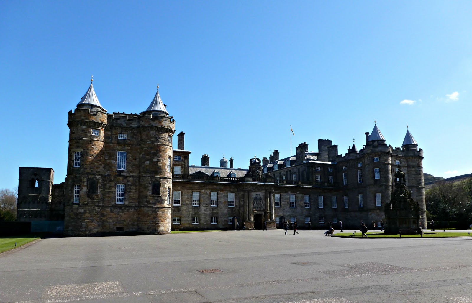 cassandra marie: edinburgh, scotland.