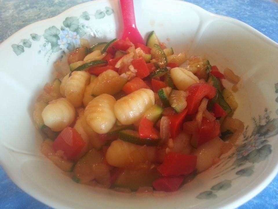 Lecker und kalorienarm kochen: Gnocchi Salat Lecker und kalorienarm kochen: Gnocchi Salat