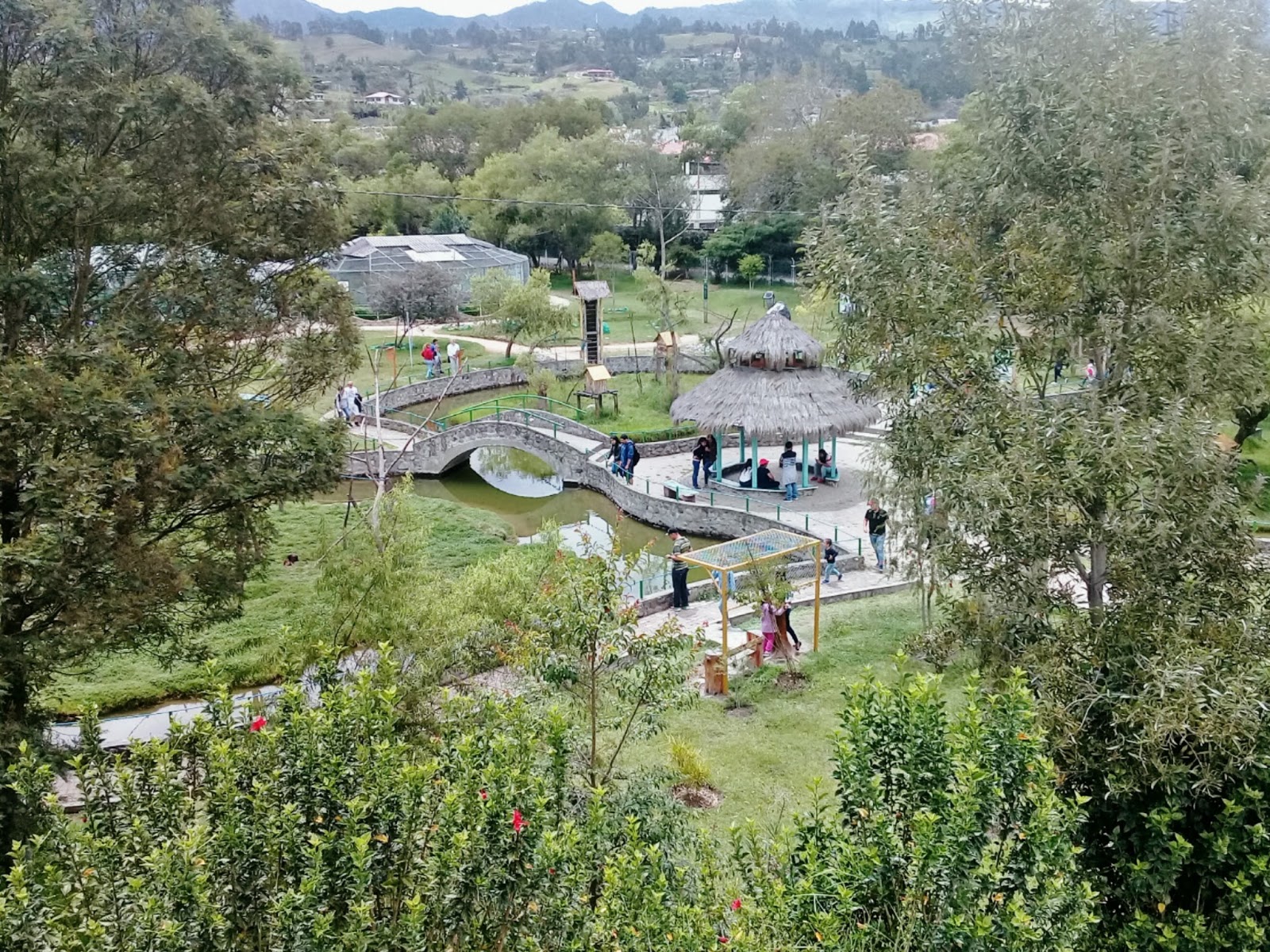 ZOOLÓGICO MUNICIPAL "ORILLAS DEL ZAMORA " DE LA CIUDAD DE LOJA.