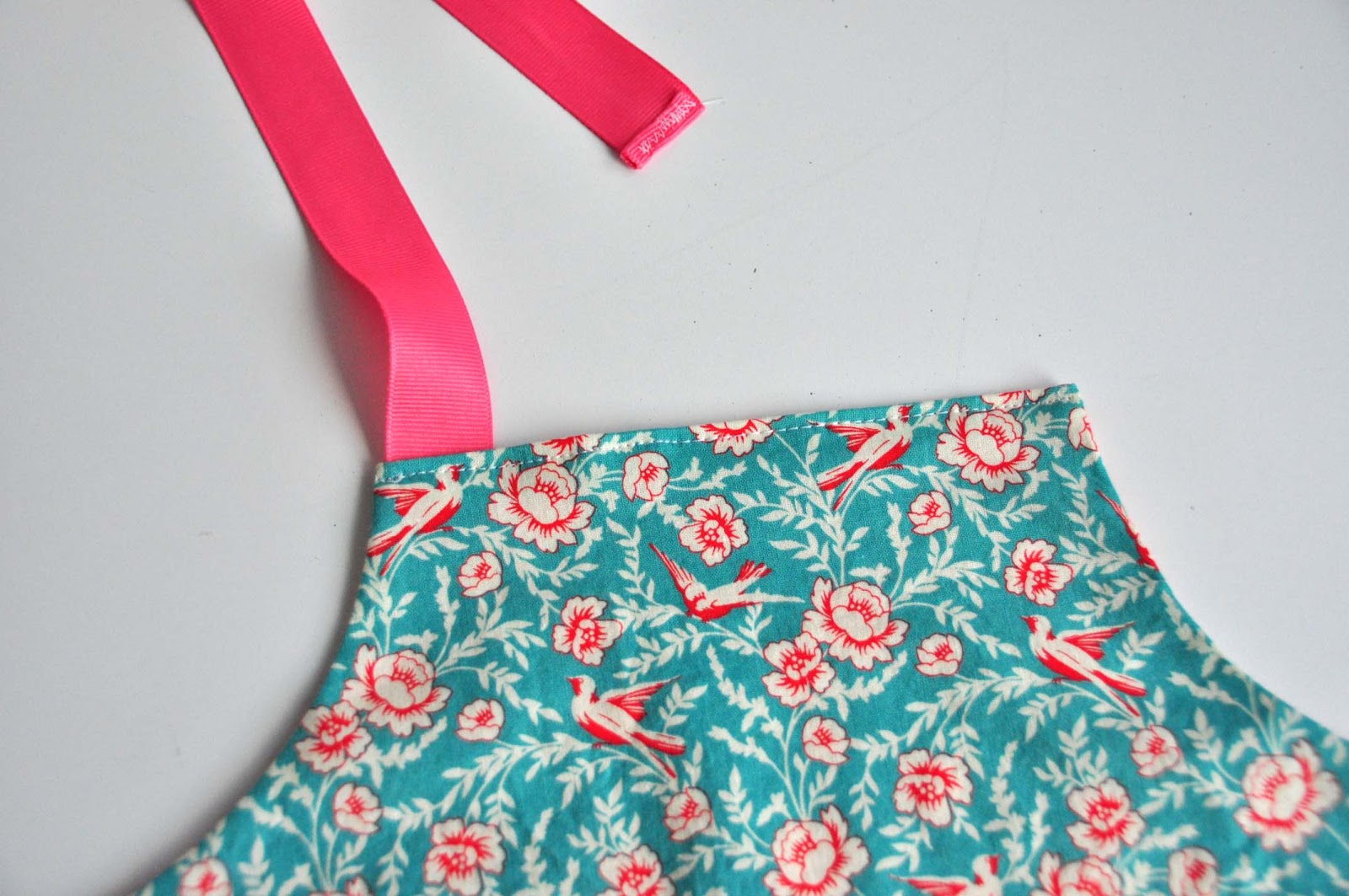 Aesthetic Nest: Sewing: Child's Reversible Fat Quarter Apron (Tutorial ...