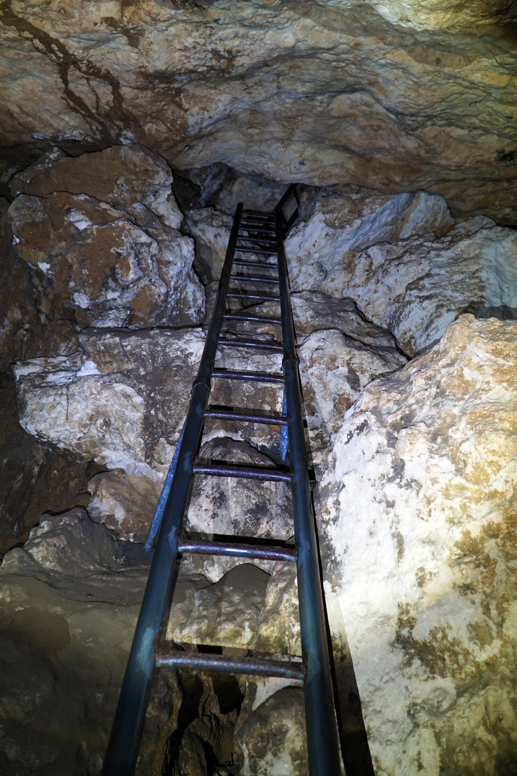 Giants Cave (Leeuwin-Naturaliste National Park) ~ The Long Way's Better