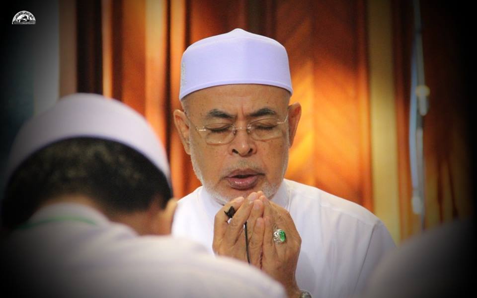 CAHAYA KEHIDUPAN TAUHID: TUAN GURU DATO’ DR. HARON DIN meninggal dunia ...