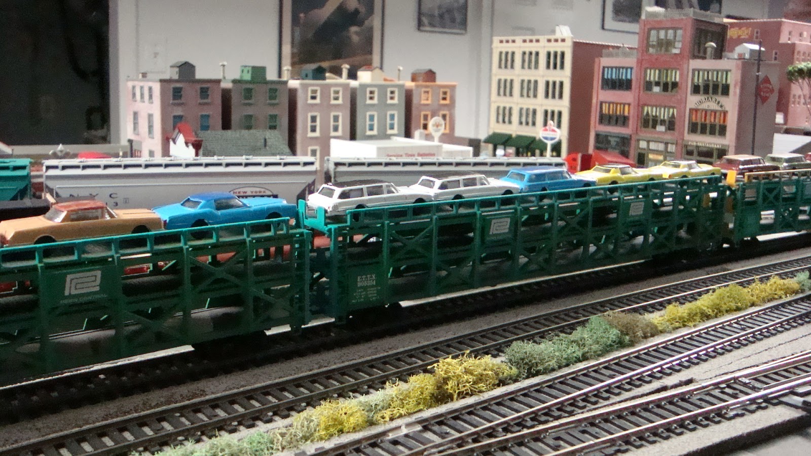 New York Central Train Layout: Penn Central Tribute