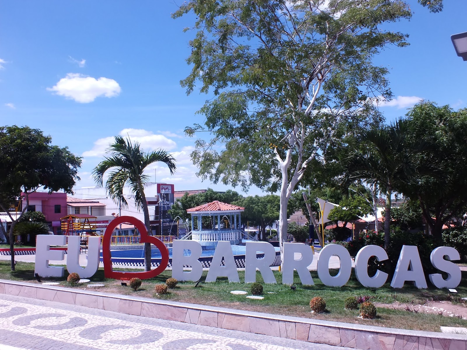 BARROCAS FAZ ANIVERSARIO E O PRESENTE PARA O POVO É OBRAS E SHOW