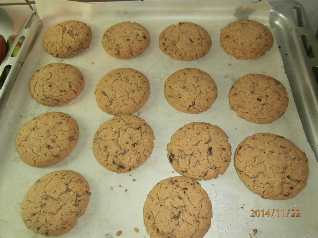 ΠΛΑΘΩ ΖΥΜΑΡΑΚΙΑ ΜΕ ΤΑ ΔΥΟ ΧΕΡΑΚΙΑ ..: Cookies Λεμόνι με σοκολάτα