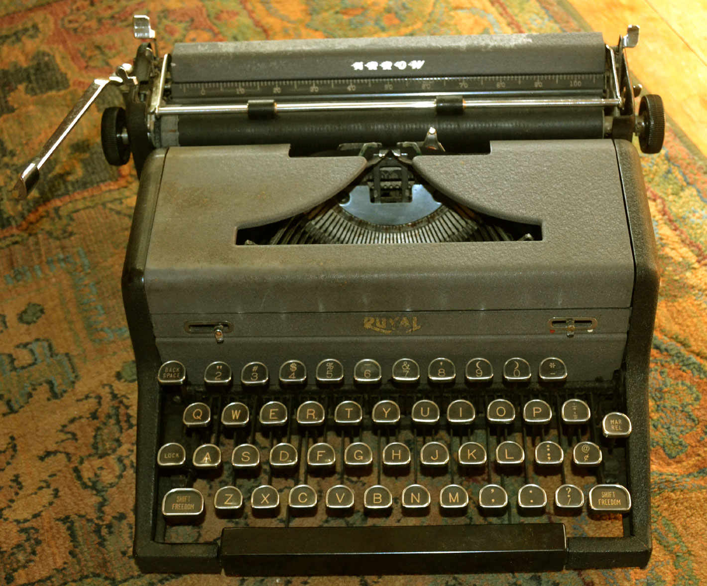 Saturdays Vintage Finds: Selling Vintage Typewriters