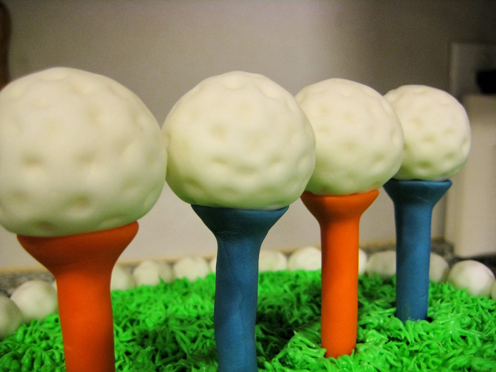 My Cake Corner: Golf Themed Cake (with a Surprise Inside) - June 2013