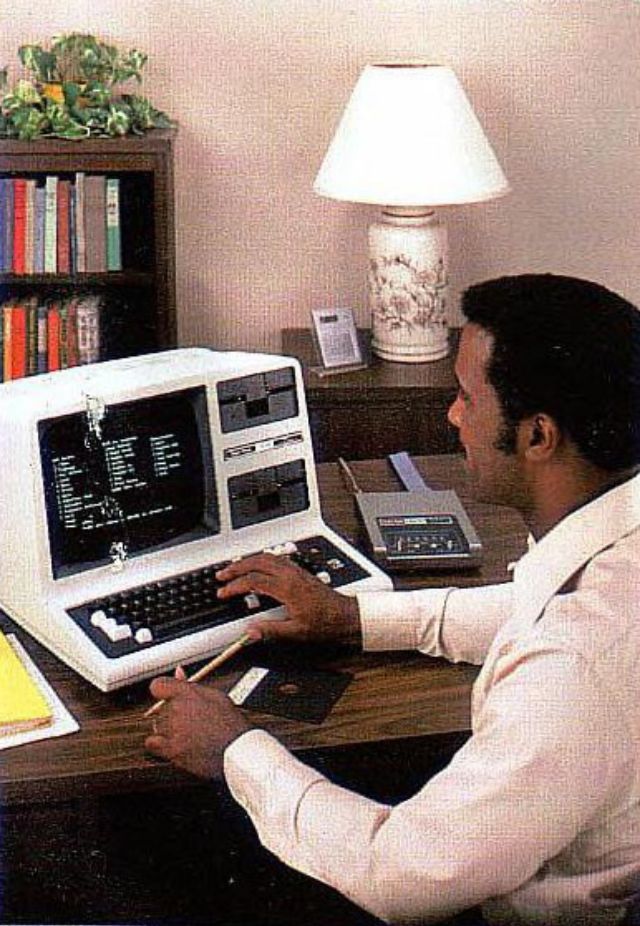 Interesting Vintage Photos of Men With Computers at Workplaces in the ...