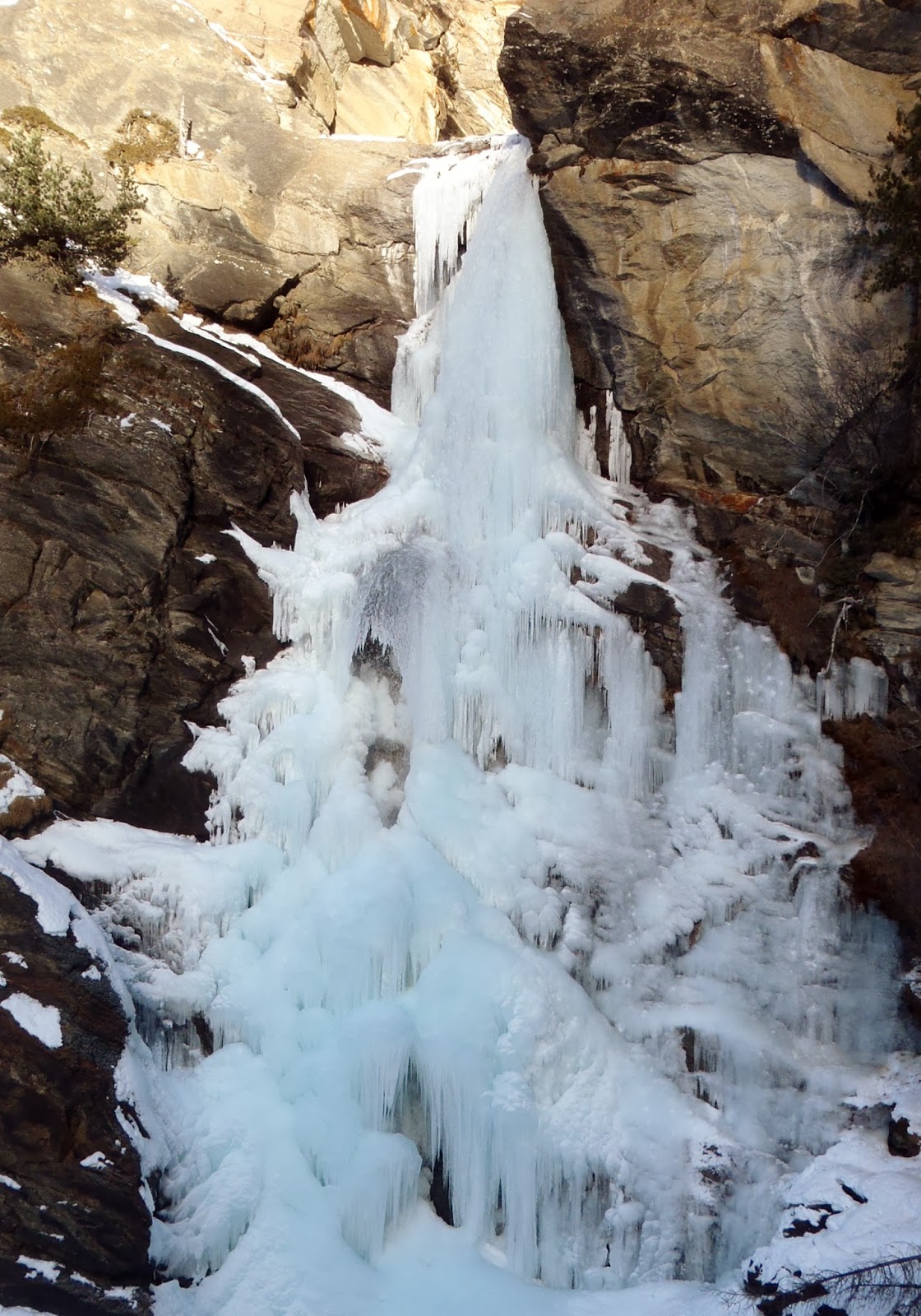 Adrian Nelhams: Cascade Lillaz, Valeille, Cogne