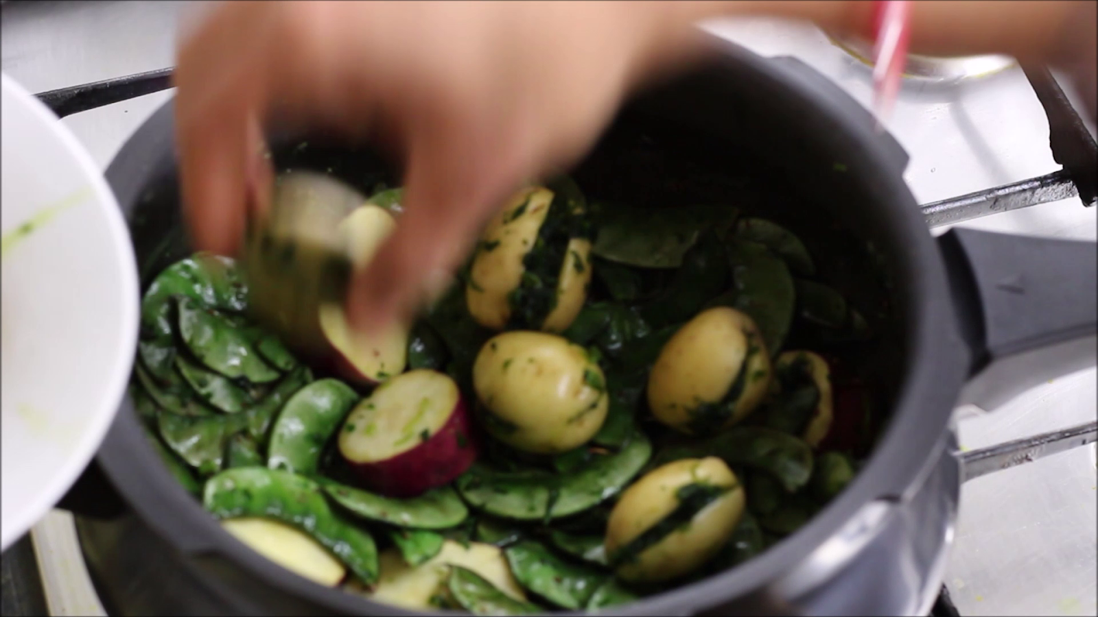 Dipa's Kitchen: How to make Umbadiyu in pressure cooker | सूरती उन्धियु ...