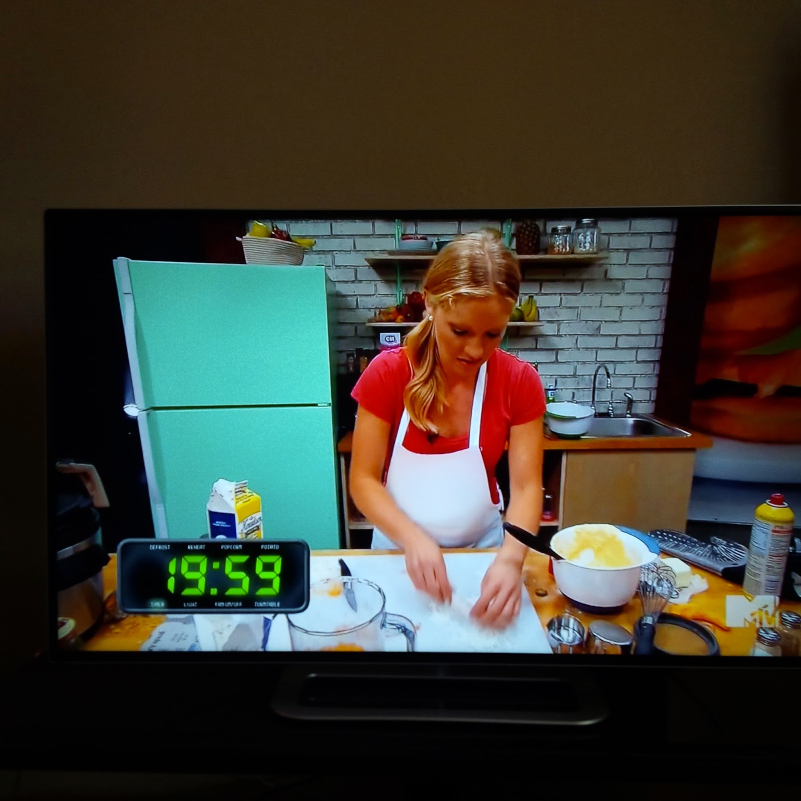 My Cooking is Amazing: Cheesy Cheetos Corn Bread Sandwich - MTV Snack-Off