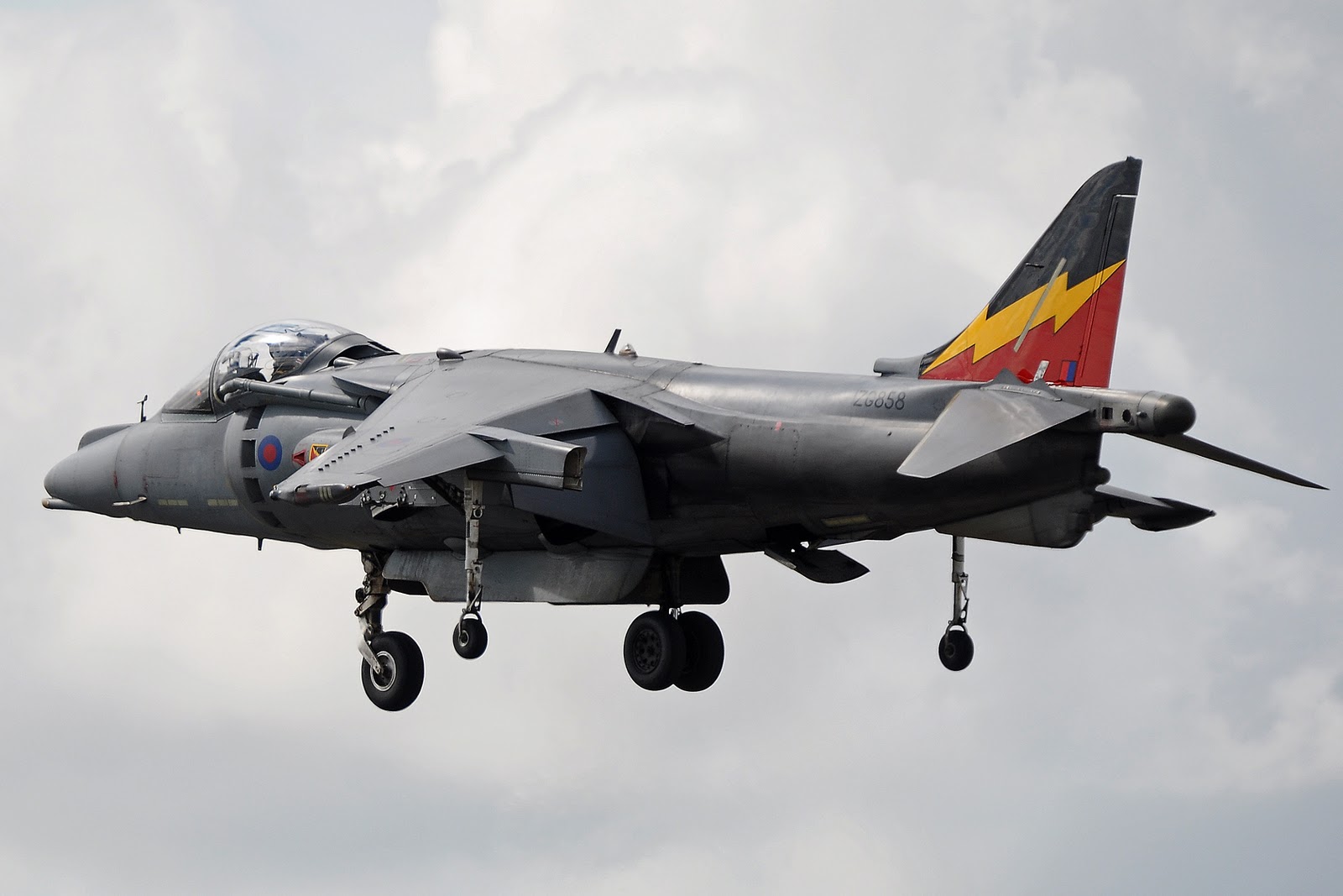 Jet & Prop by FalkeEins: U.S. To Buy Decommissioned British Harrier ...