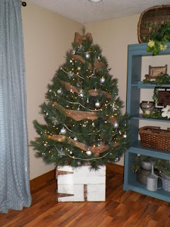 Everything in Between: Barn Wood Christmas Tree Box