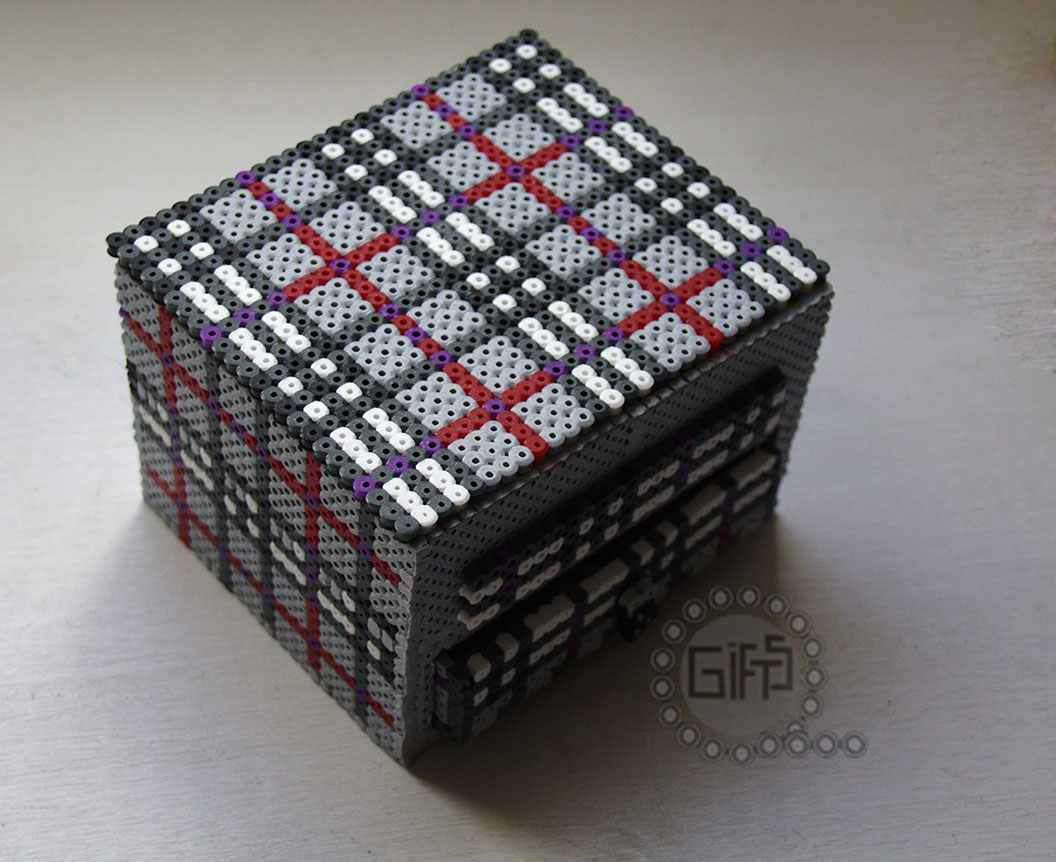 Hama gifts: Elena: Jewelery perler box