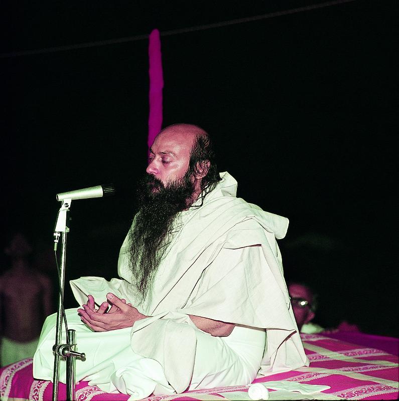 Osho Photographs - Osho's Rare Photographs Part-6 | The Rajneesh Way