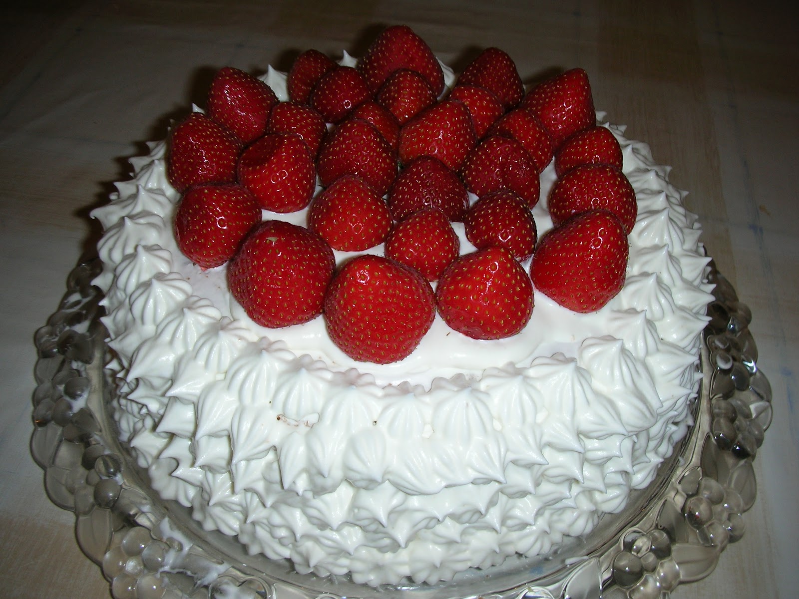 Mariche's kitchen: Bløtkake (Norwegian Soft Cream Cake)