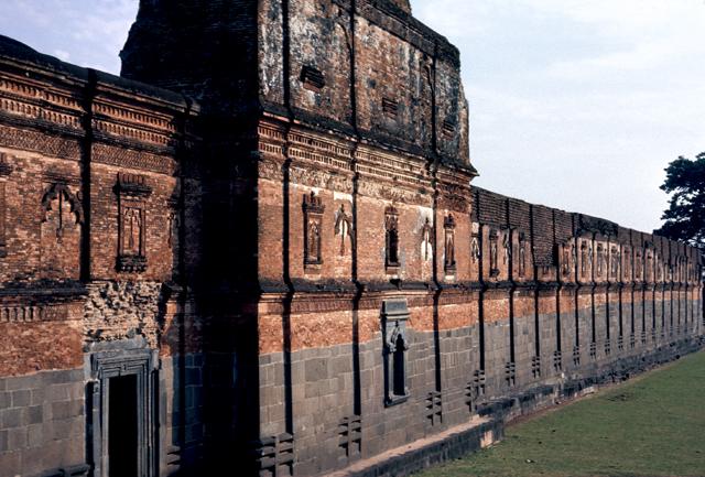 Dünya'nın Bütün Camileri: Pictures of Adina Mosque-1, Pandua, India