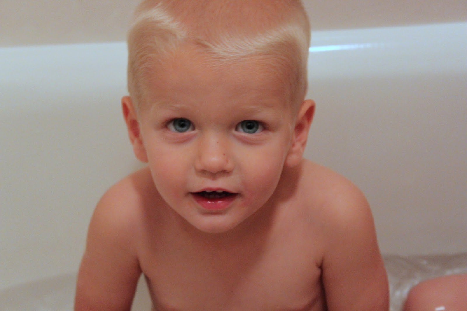 Baby Durso: Gratuitous Bathtime Cuteness