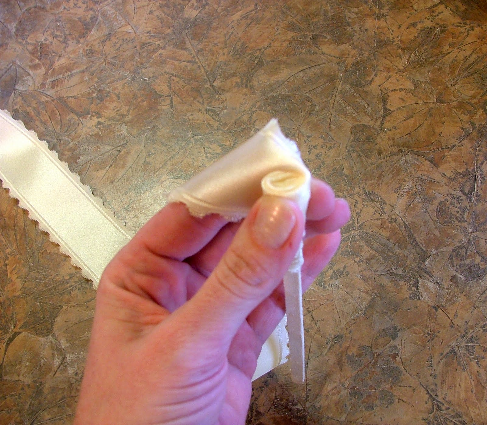 Andrea's Bow Cottage: Ribbon Roses